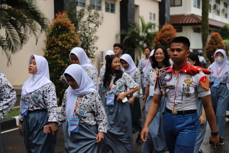 SMAN 48 Jakarta Melaksanakan Campus Tour di Poltek SSN - Politeknik ...